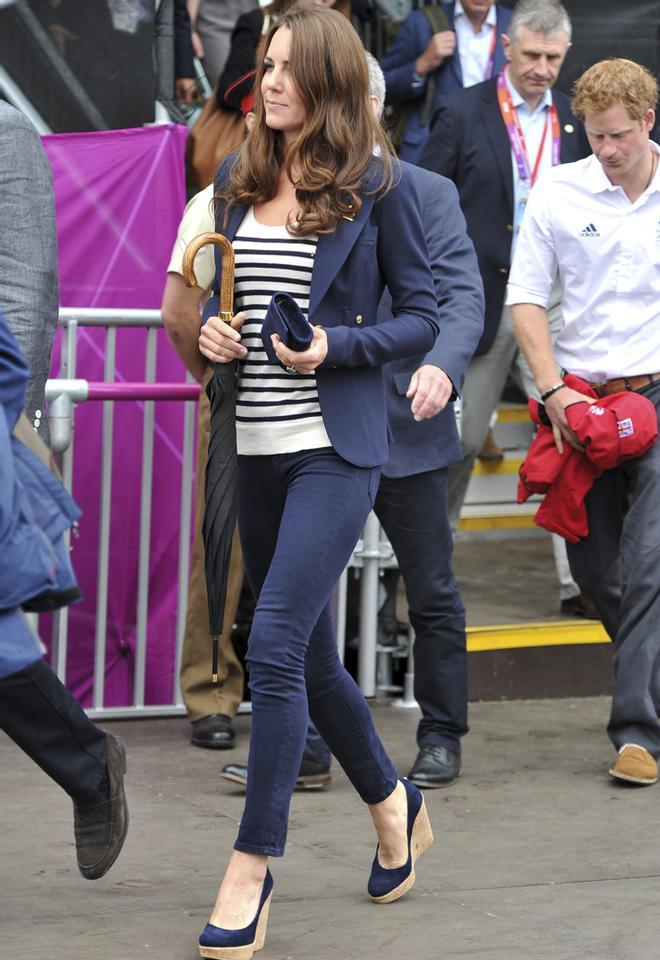El blazer azul y todas las prendas de Zara de Kate Middleton que hemos ...