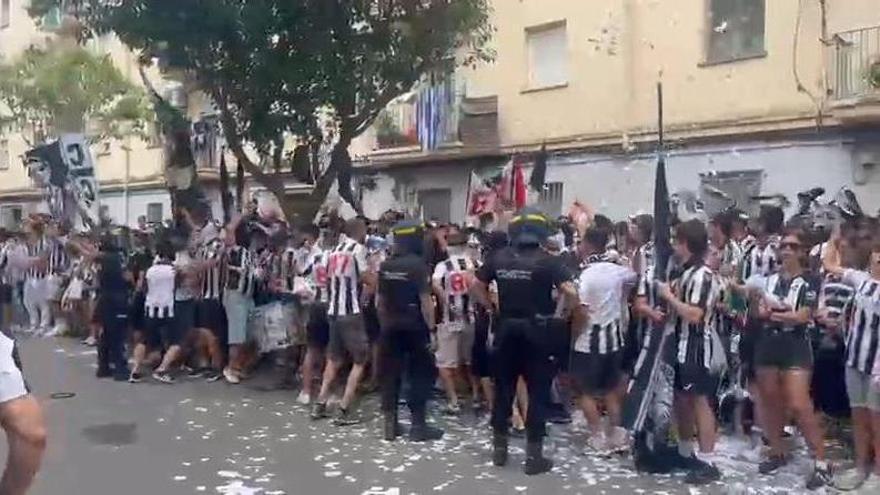 Gran ambiente de la afición a las puertas del Castalia - El Periódico ...