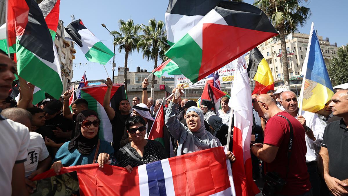 Palestinos celebran en Ramala el reconocimiento de su Estado por parte ...