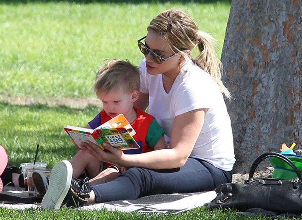 Hilary Duff, relax en el parque con su hombrecito - Cuore