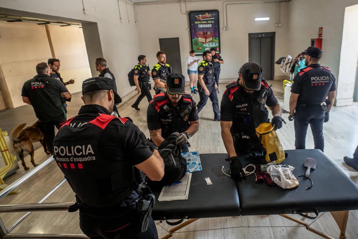 Mossos en un operativo en la Estación Nord
