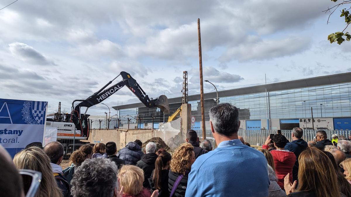 J bilo Vecinal En Badalona Por El Esperado Derrumbe Del muro De La