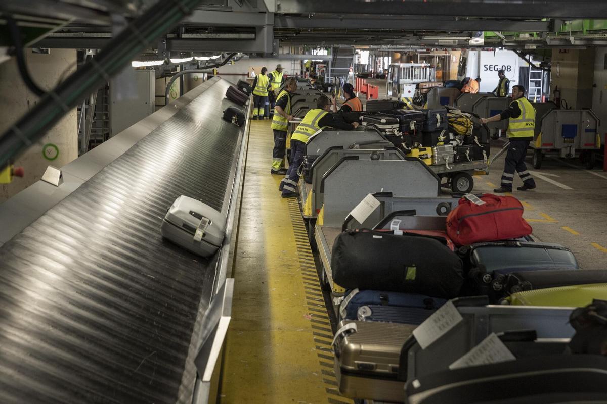 Aena licita la reforma de la terminal T2 del aeropuerto de Barcelona-El ...