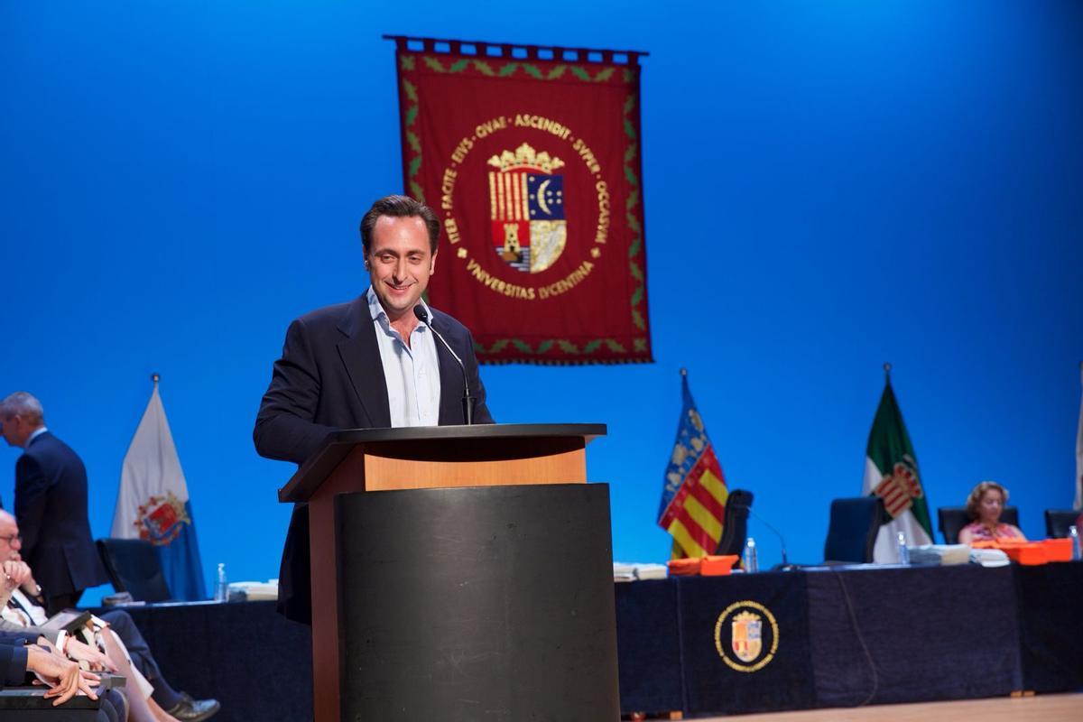 La Universidad de Alicante gradúa a 250 alumnos de másteres y programas ...