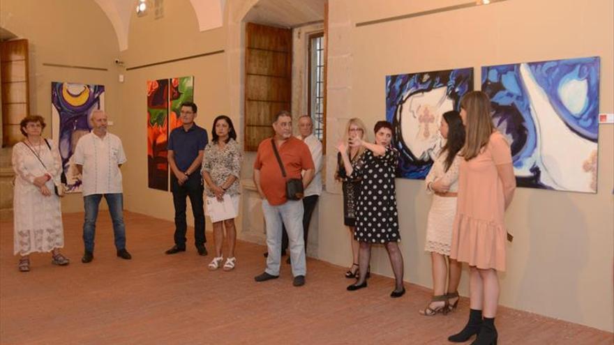 La chilena Maite Barros expone 20 cuadros inspirados en poetas