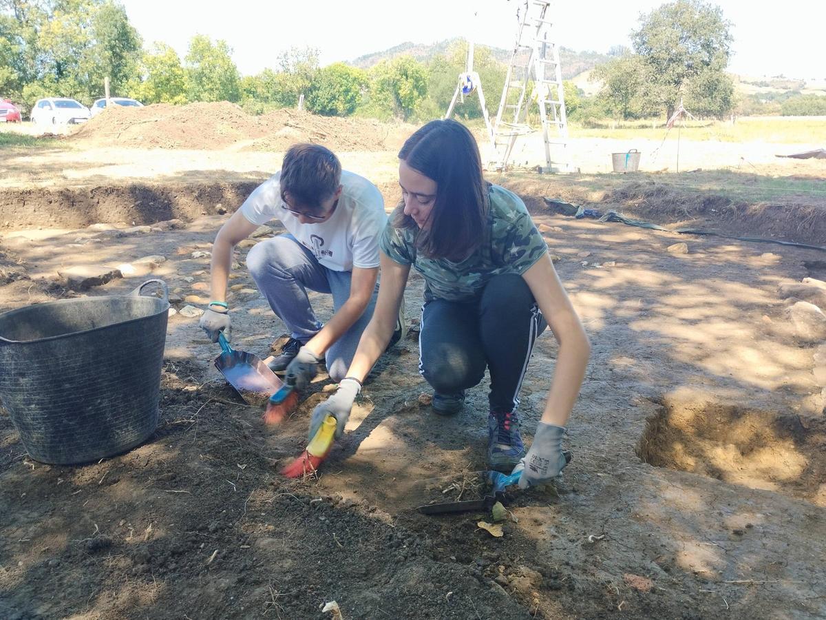 Nuevos hallazgos arqueológicos en Lucus Asturum: la olla romana y otras ...