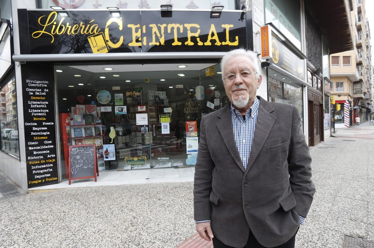 Joaquín Casanova: "Los libros dan vida y tienen el mejor perfume que existe"