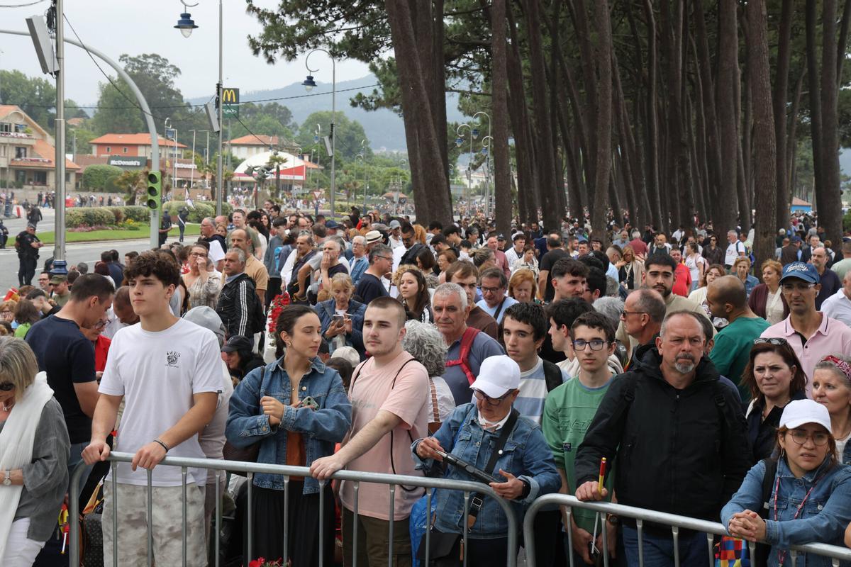 Vigo se rinde al desfile de la Fuerzas Armadas