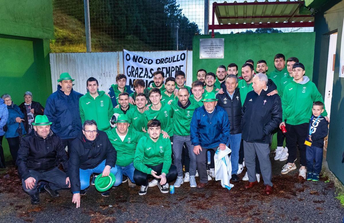 O campo de fútbol de Covelo xa é o Amable Ramón Martínez Vidal - Faro de Vigo