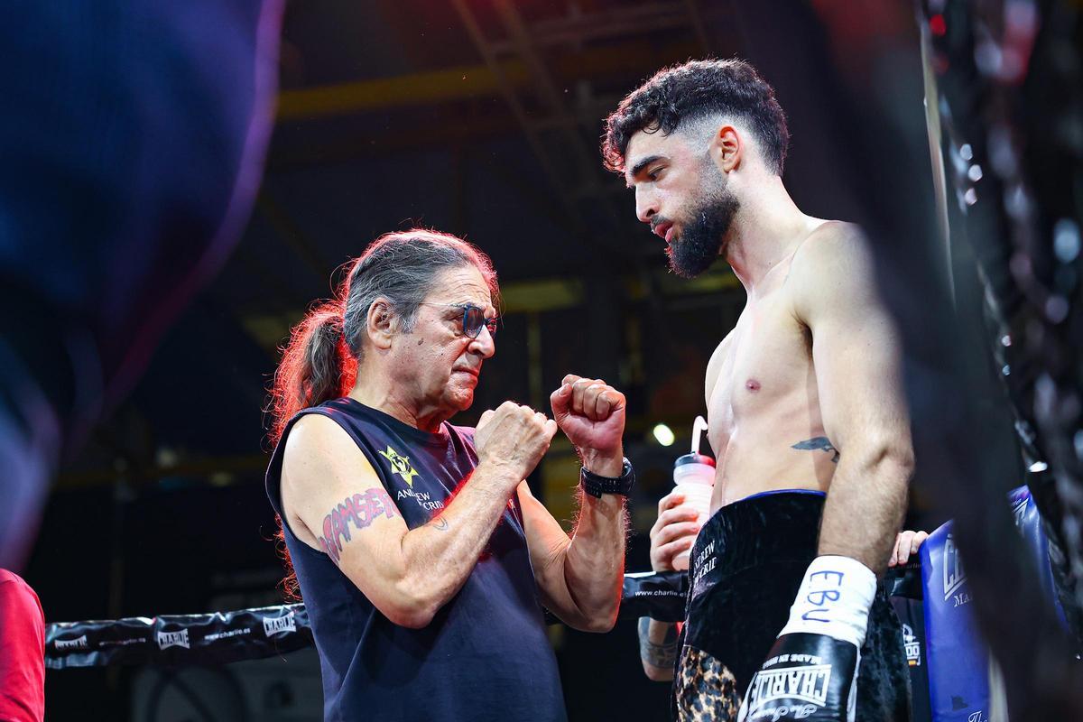 BOXEO JOSE LUIS NAVARRO EL CAZADOR EUROPEO SILVER | El cordobés peleará ...