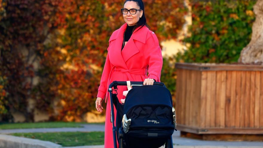 MATERNIDAD MODELO | Vania Millán, pillada en la calle con su bebé