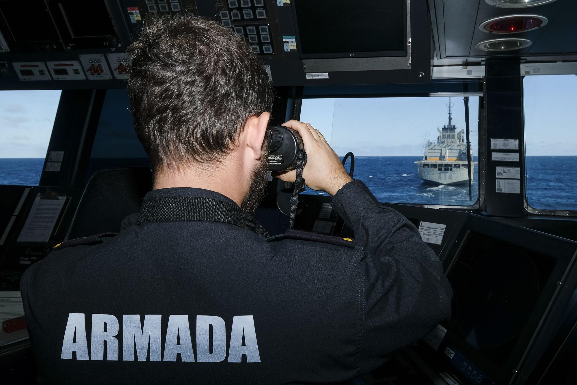 FOTOS: La Armada realiza maniobras de adiestramiento en Gran Canaria