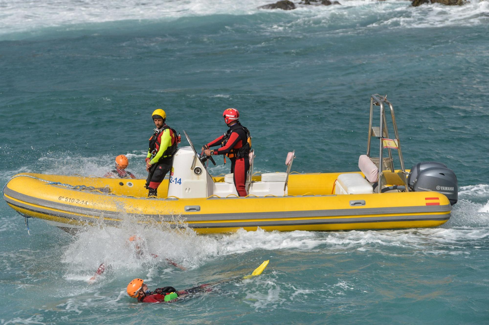 Formación en técnicas de rescate acuático de Bomberos