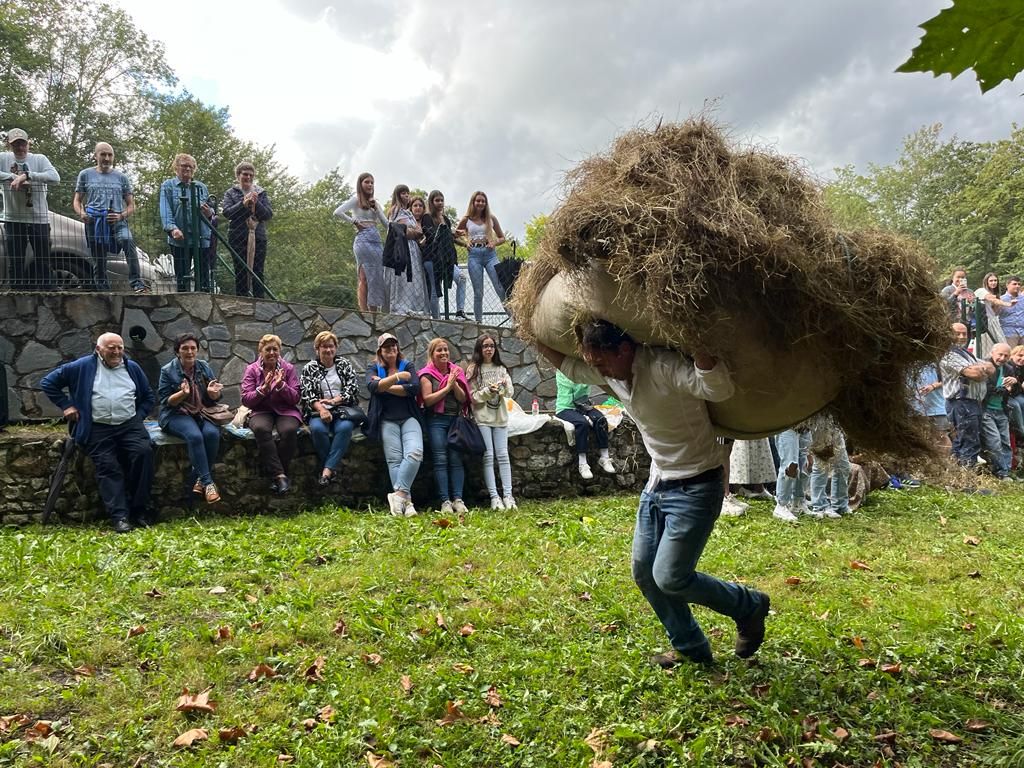 Benia de Onís se va la hierba: todas las imágenes de la Fiesta del ...