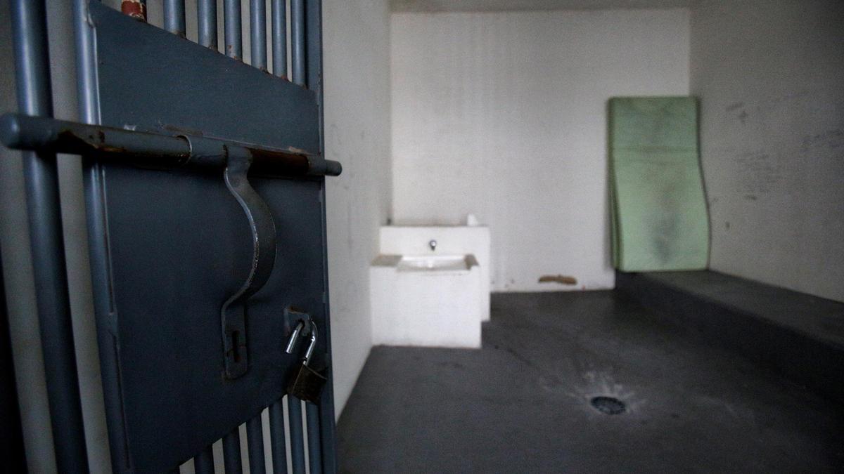 Un detenido de 45 años muere en los calabozos de la Policía Local de ...