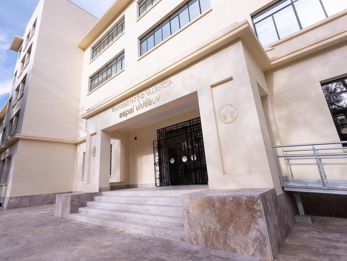 Educación VALENCIA: Mavi Mestre inaugura el nuevo Espai Vives de la Universitat