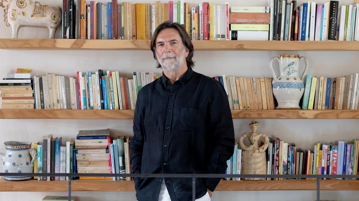 Entrevista a Alberto Simone, de "La felicidad en la mesita de noche"