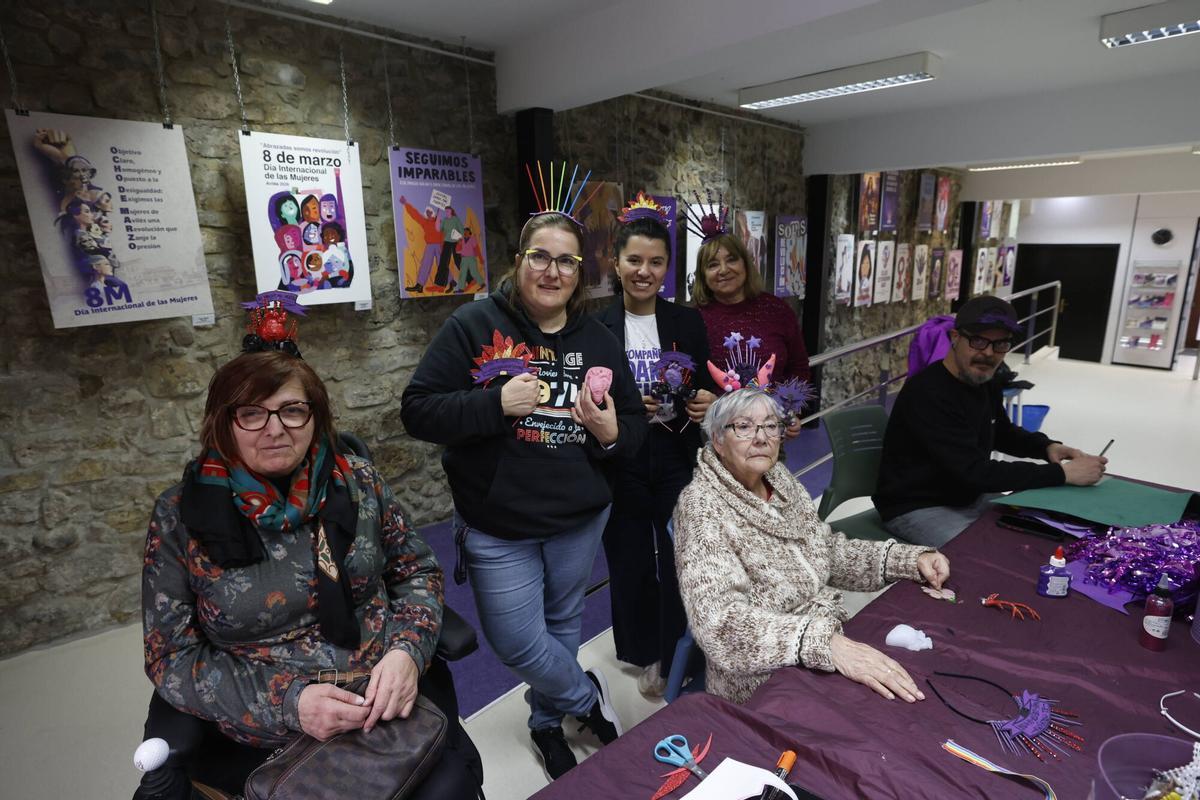 Consignas feministas de los pies a la cabeza, Avilés adelanta el 8M con ...