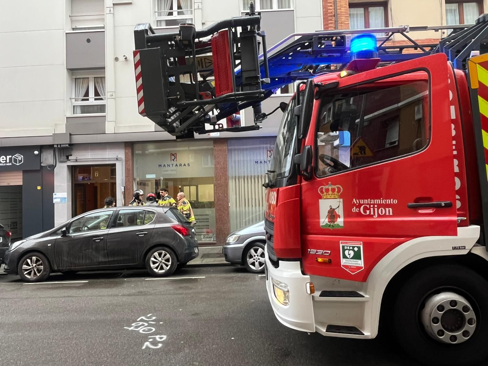Gran despliegue por un incendio en El Llano: hubo una persona herida