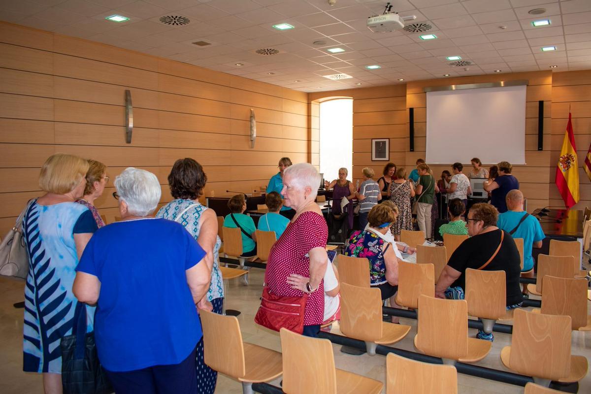 Alfafar lanza el programa "Mes vida als anys" para sus mayores