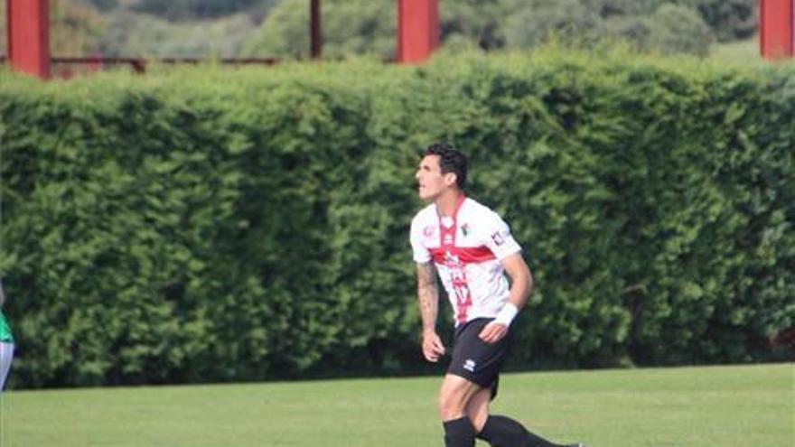 Gustavo Berraco cumplirá su tercera temporada en el Cacereño