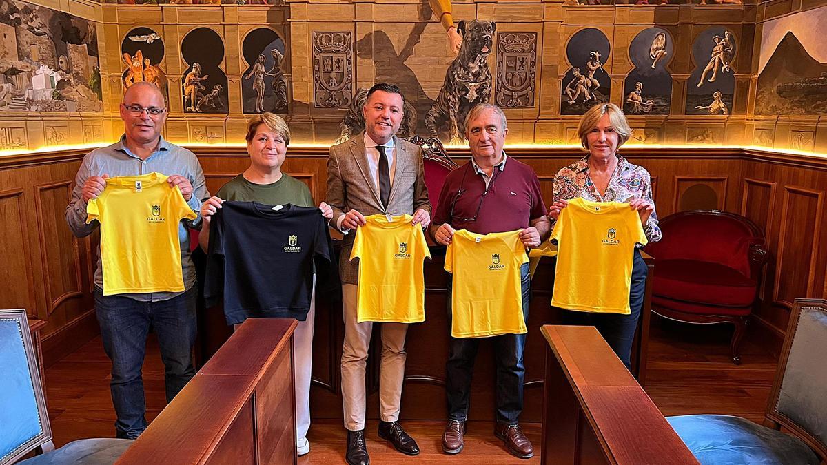 GRAN CANARIA | Gáldar dona ropa deportiva y un dron a una comunidad ...