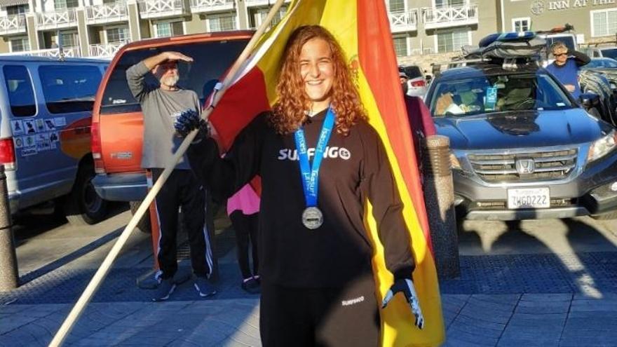 Sarah Almagro consigue la medalla de plata en los mundiales de surf ...