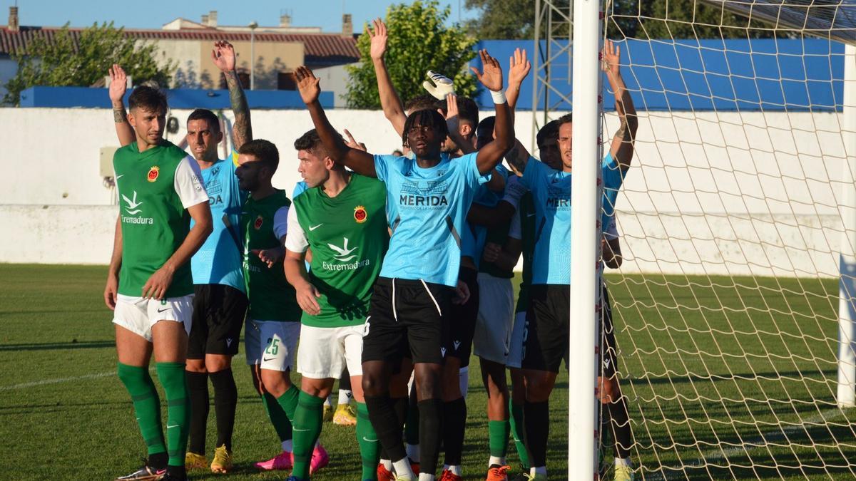 El Mérida vence al Montijo con un solitario gol de Chuma (0-1)