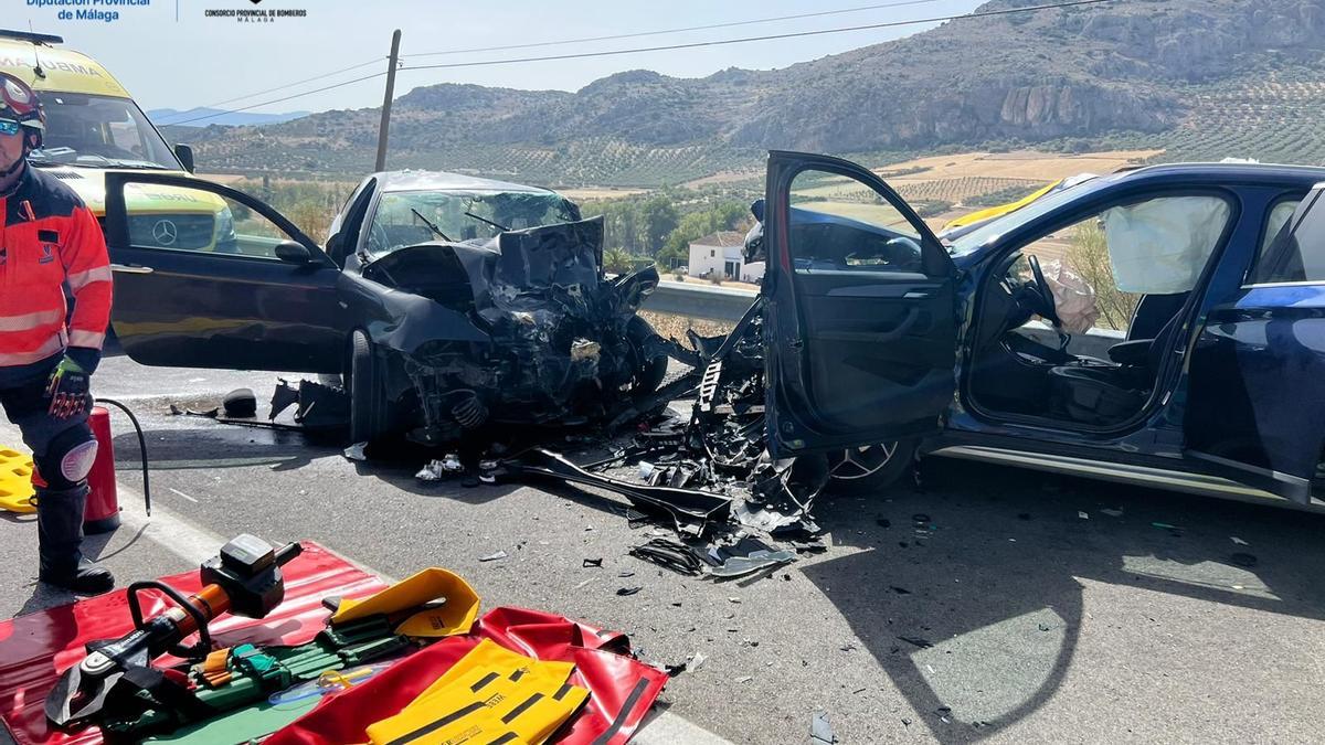 Rescatan a tres personas atrapadas en el interior de dos coches tras un ...
