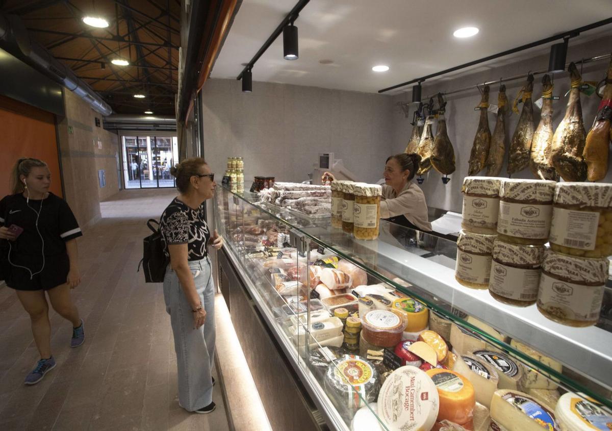 Valencia | El Mercado del Grao recupera a su público más fiel tras las ...