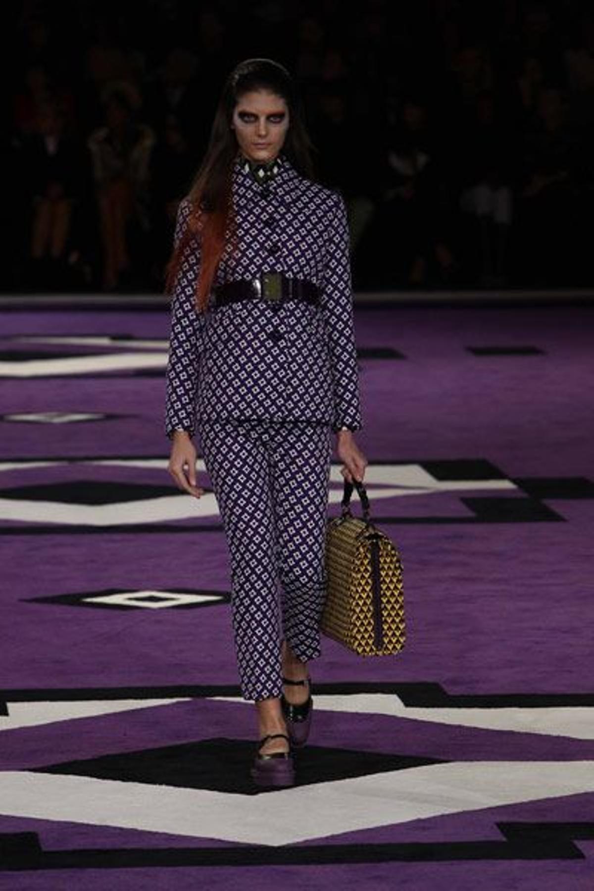 Prada y sus estampados geométricos en Milán - Woman
