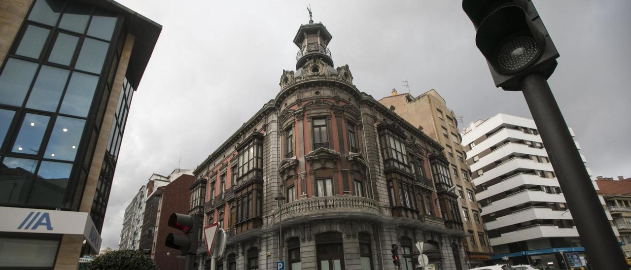 Los usuarios del palacio de Balsera comienzan a reubicar enseres para ...