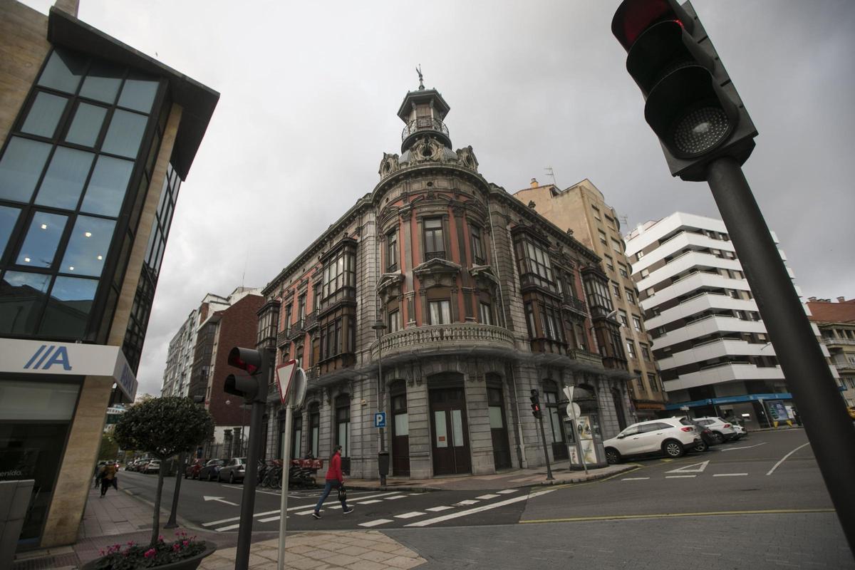 Los usuarios del palacio de Balsera comienzan a reubicar enseres para ...