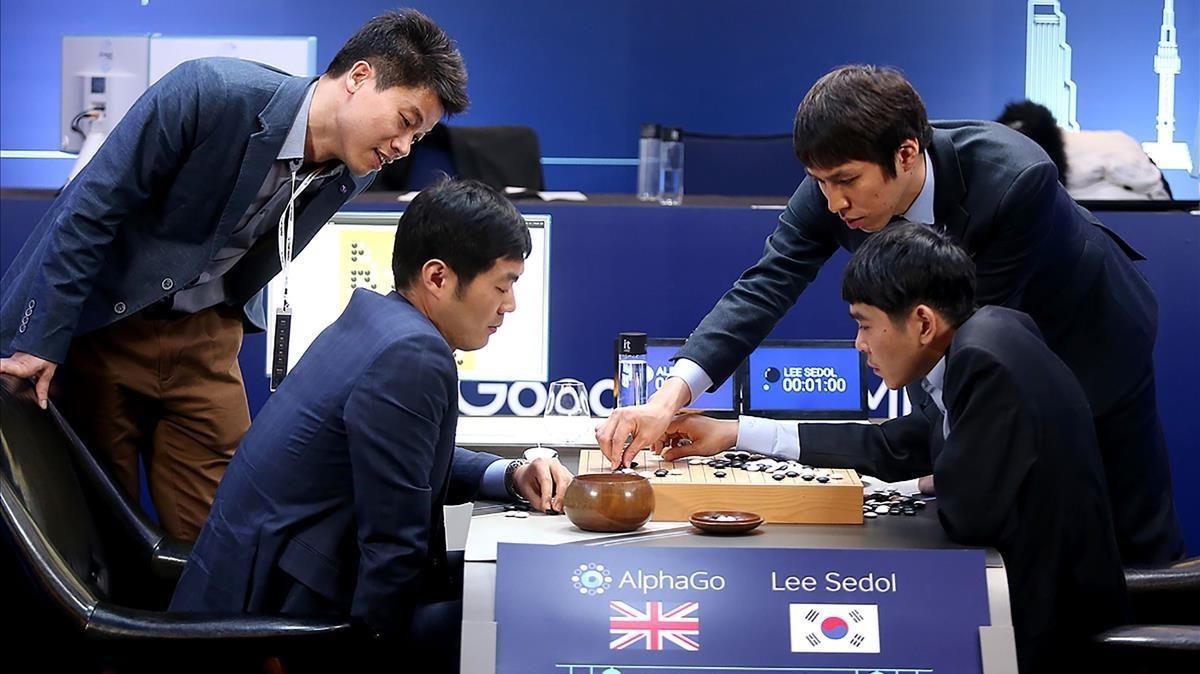 Un programa aprende solo a jugar al Go