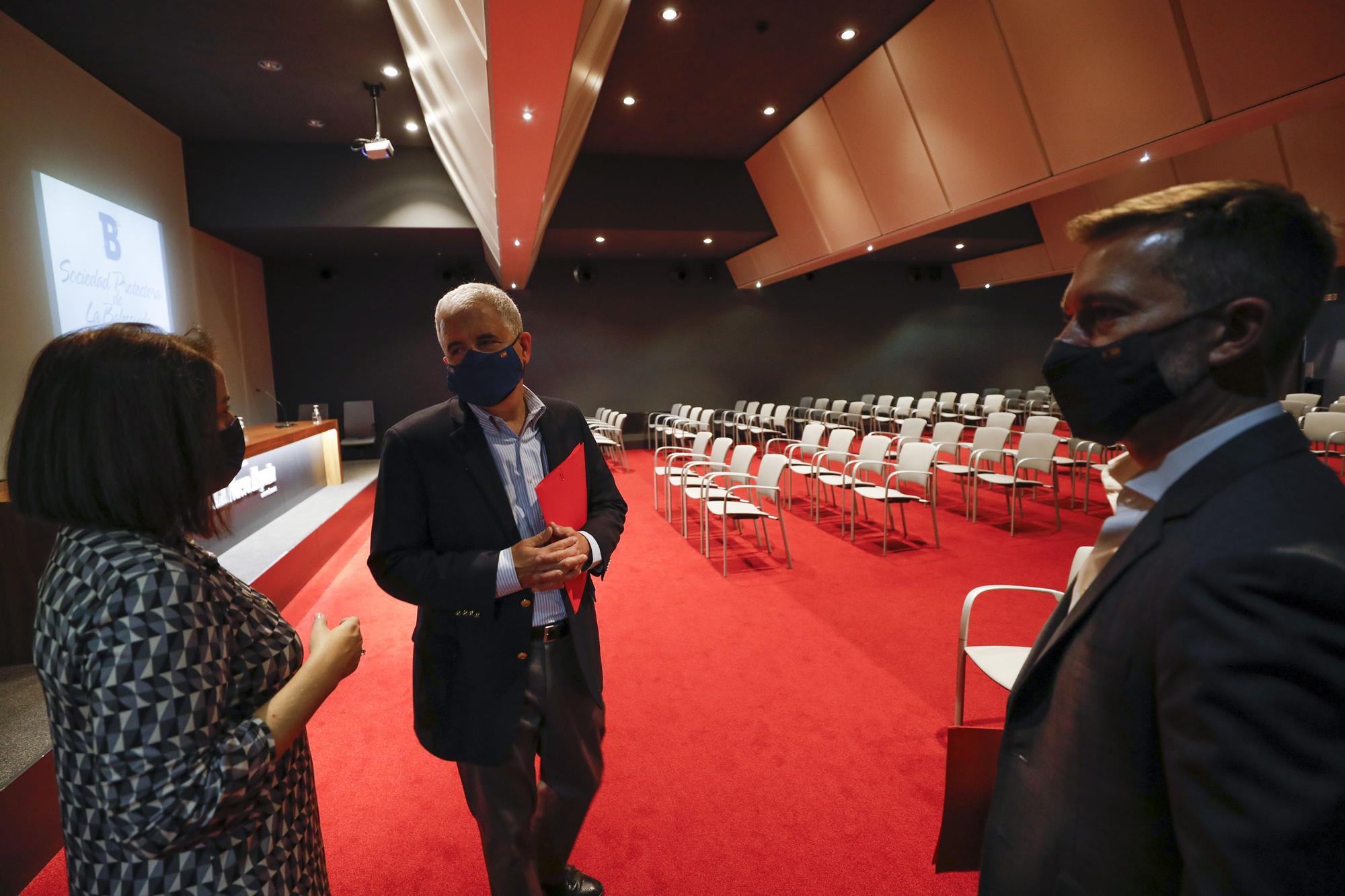 Visita de Conrad Tribble, encargado de negocios de la embajada de ...