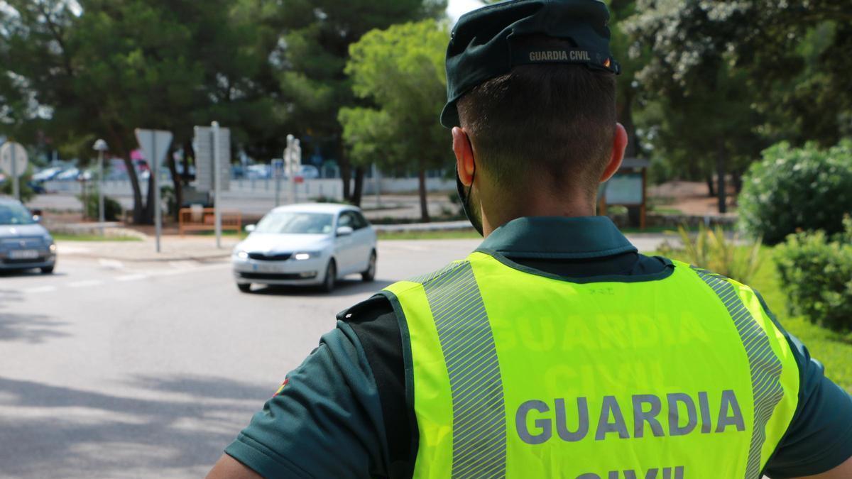 ROBO MÓVILES MALLORCA | Detienen a un ladrón en un autobús en Playa de ...