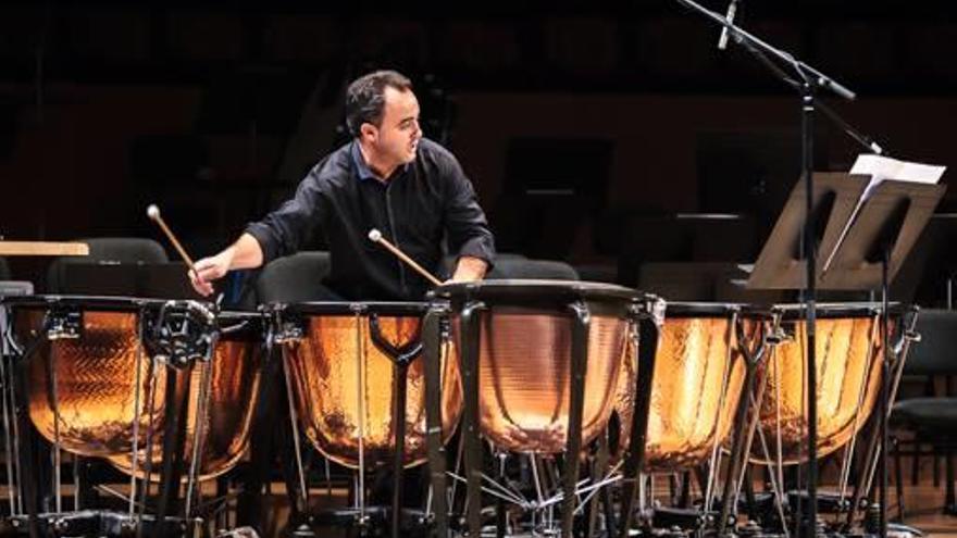 Un timbalero que hace historia como solista en importantes orquestas