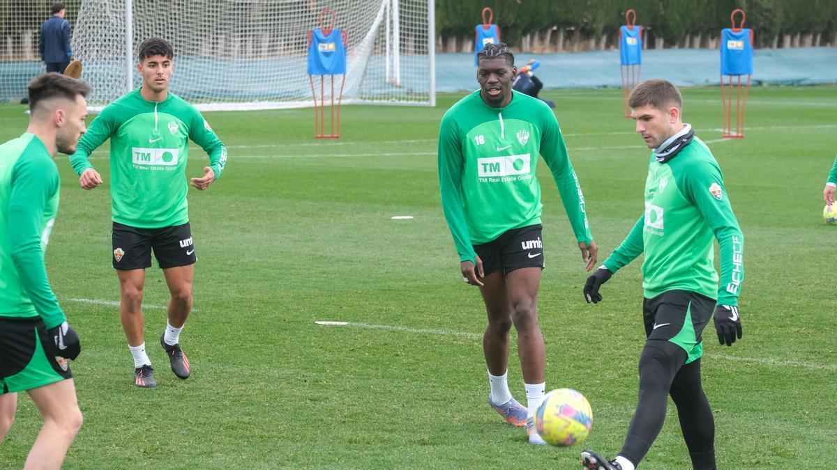 Nteka ya entrena con total normalidad con el Elche