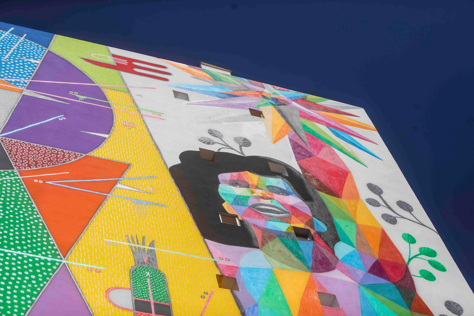 Okuda pinta su primer mural en València