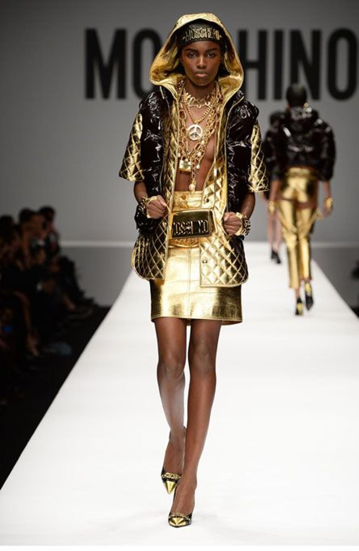 La locura de Moschino - Woman