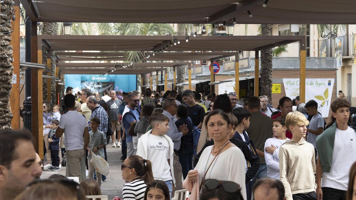 AYORA FERIA MIEL: Llenazo en el primer corte de la miel de Ayora en su ...