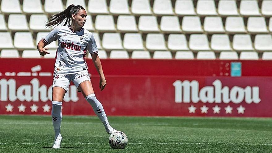 Isa Álvarez, incorporación manchega para la defensa de la UD Granadilla ...