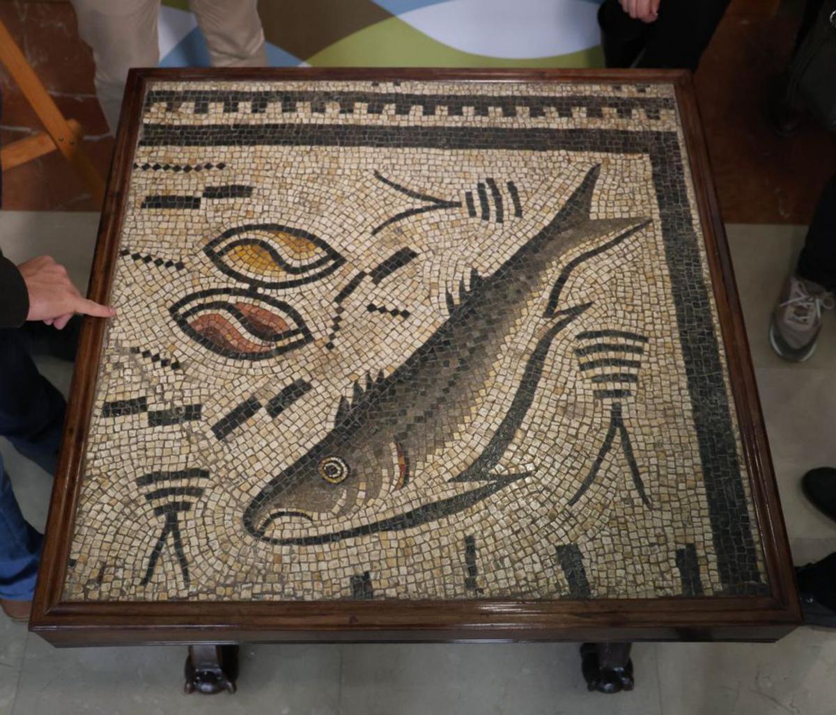 O mosaico de Panxón recibe visitas na casa