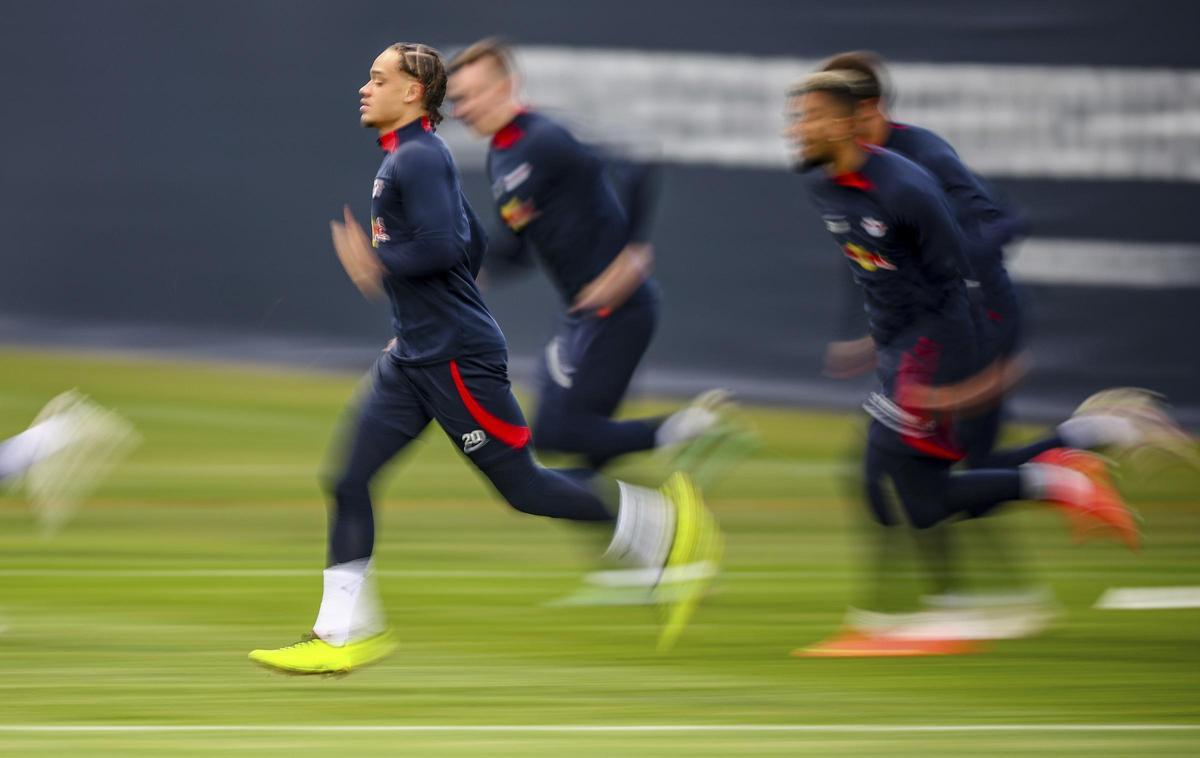 Xavi Simons no es Freddy Adu: el renacido juguete roto del Barça que ...