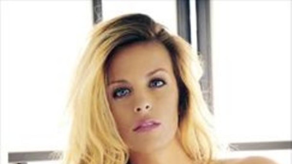 Sandra Ferrari, Chica Interviú.es, en portada