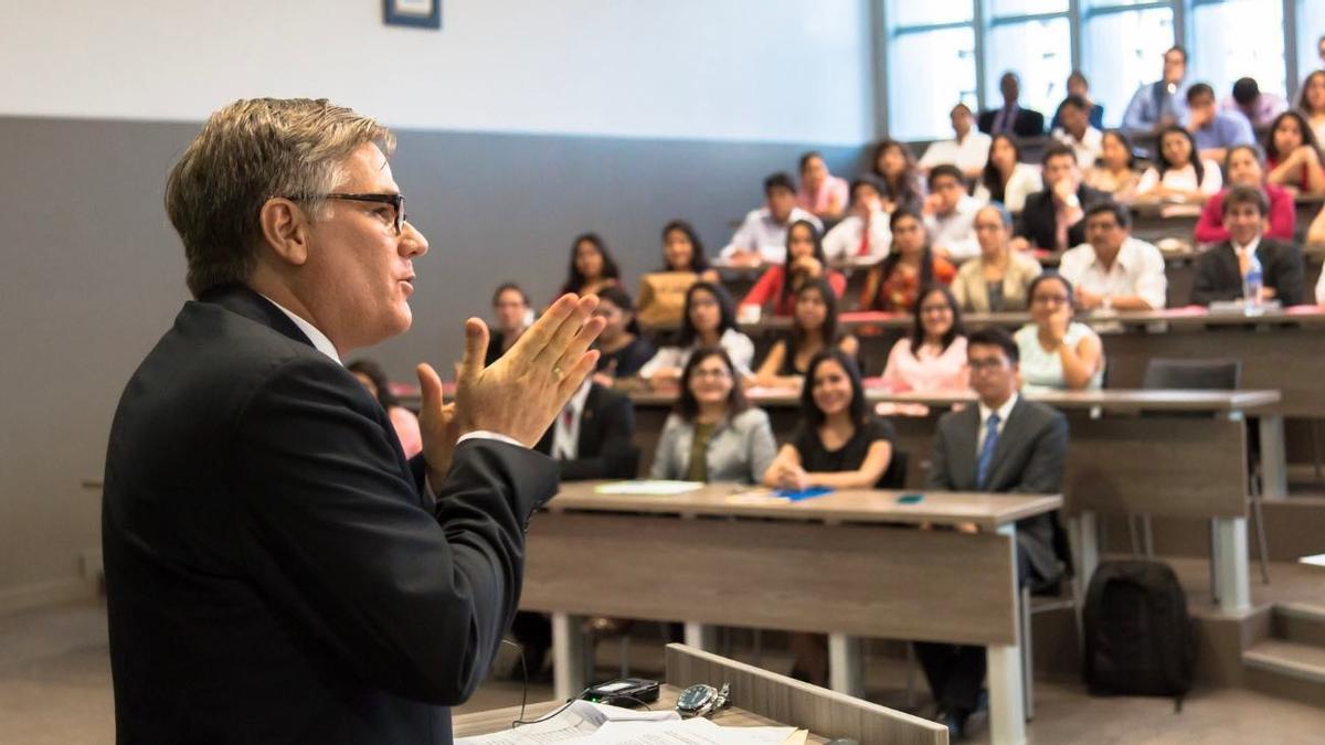 ¿Cuánto cobra un profesor de universidad en España en 2025? Este es su ...