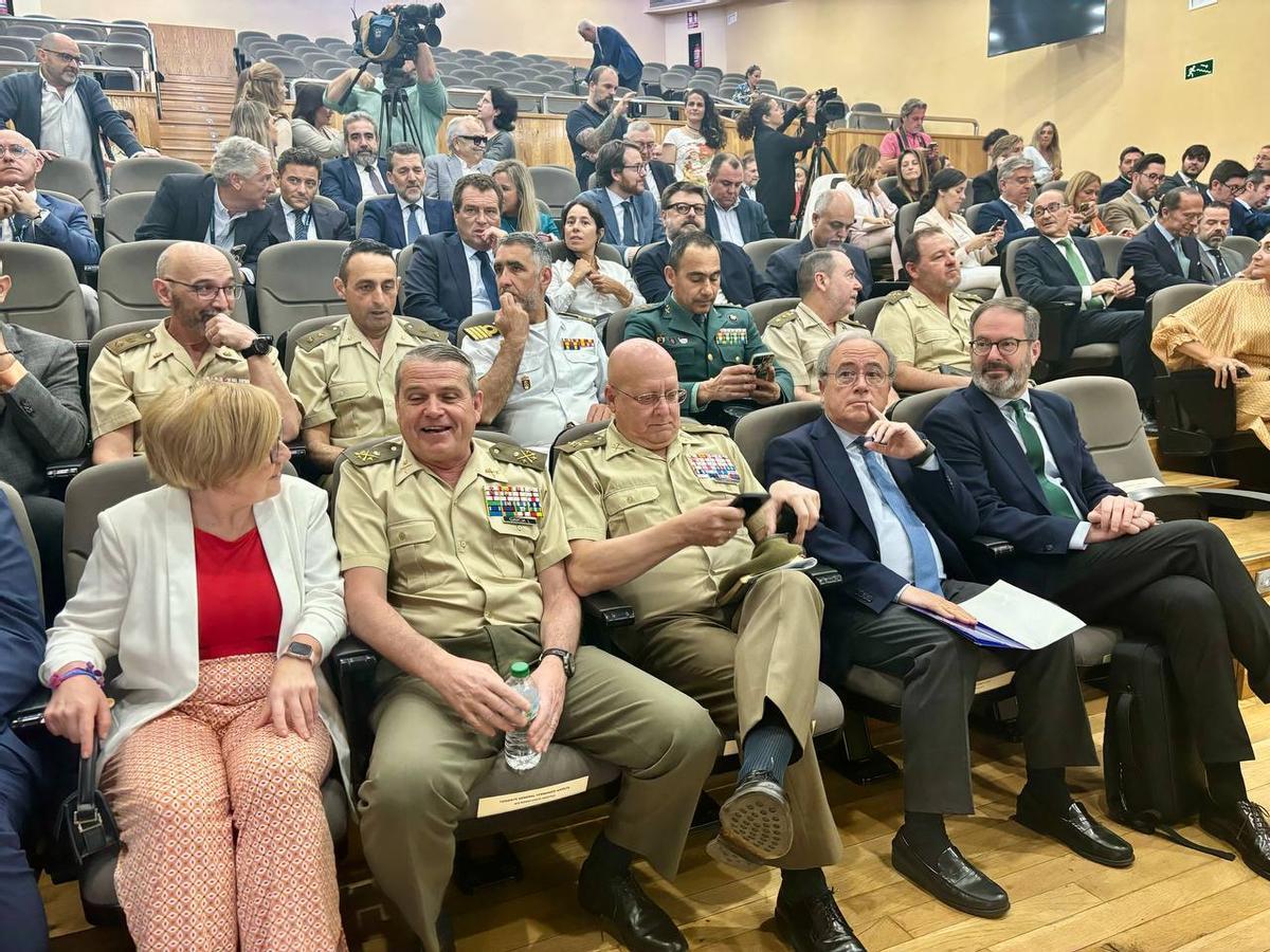 Córdoba presenta en Algeciras la Base Logística del Ejército - Diario ...