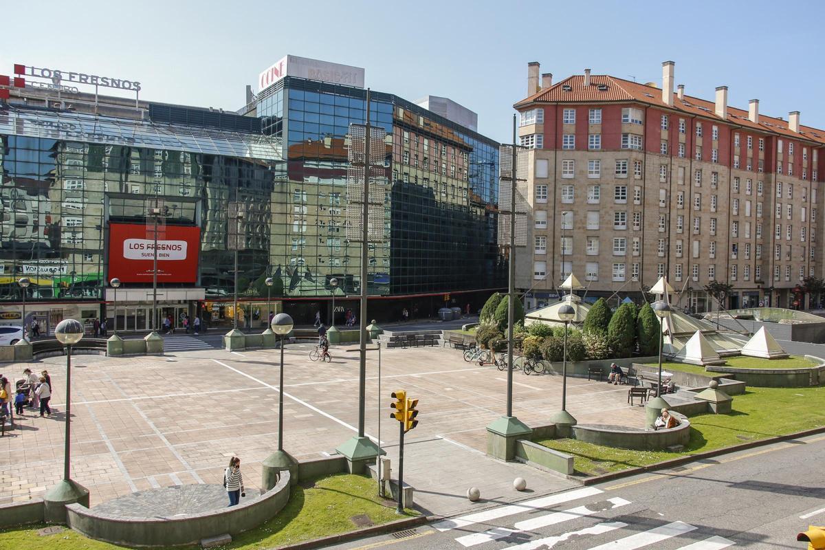 Nuevas aceras en el entronque de avenida del Llano con San José
