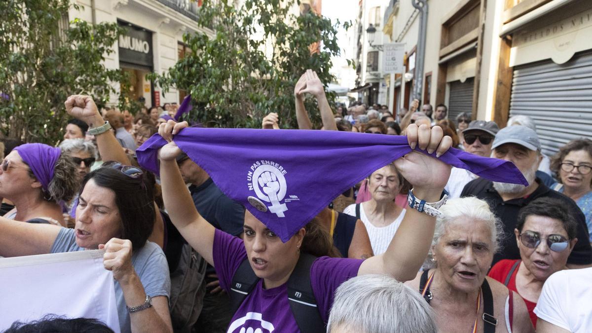 La coordinadora feminista convoca una manifestación por el 25N con el lema "ara més que mai"