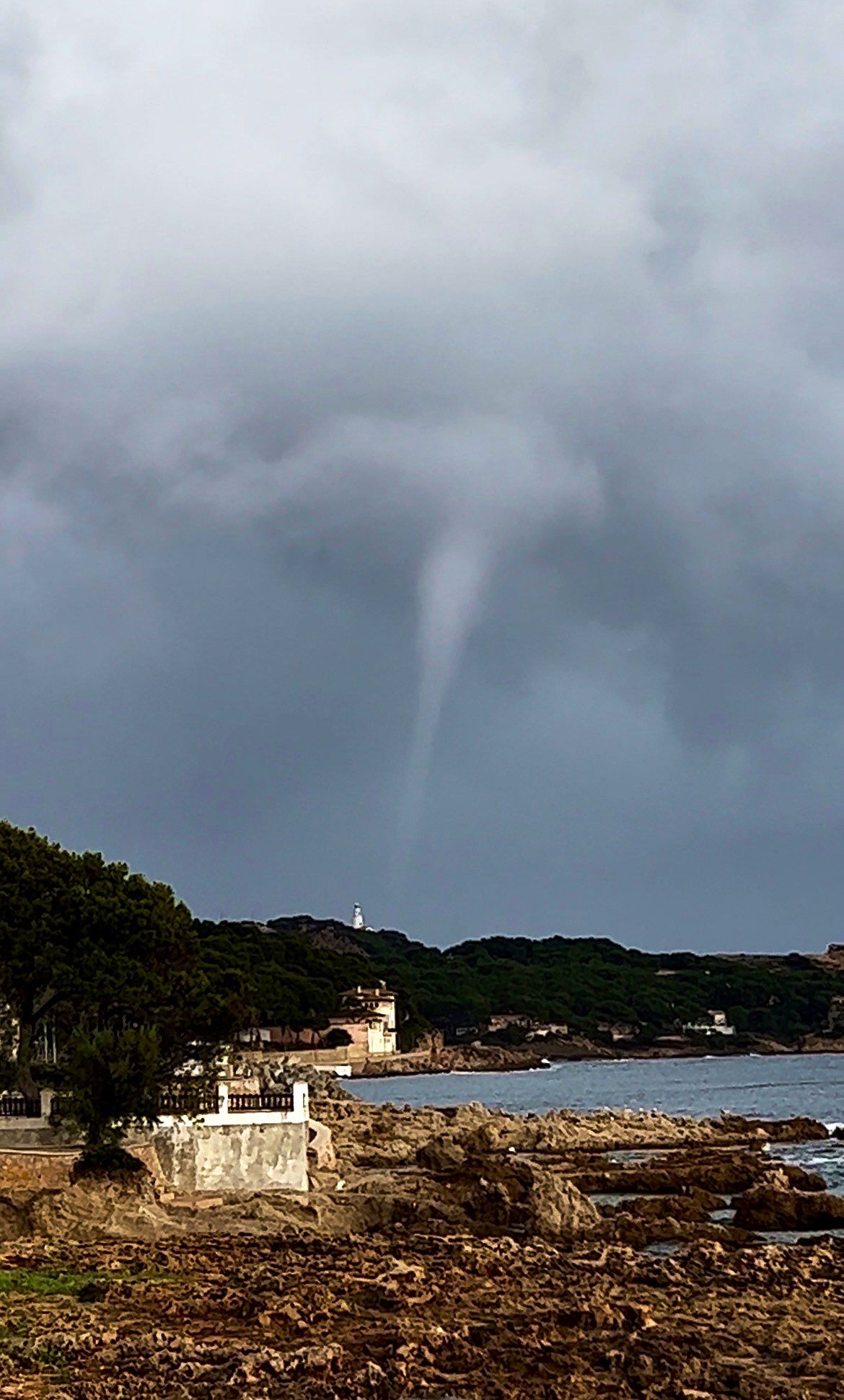El tiempo en Mallorca: Las tormentas forman una espectacular cap de ...